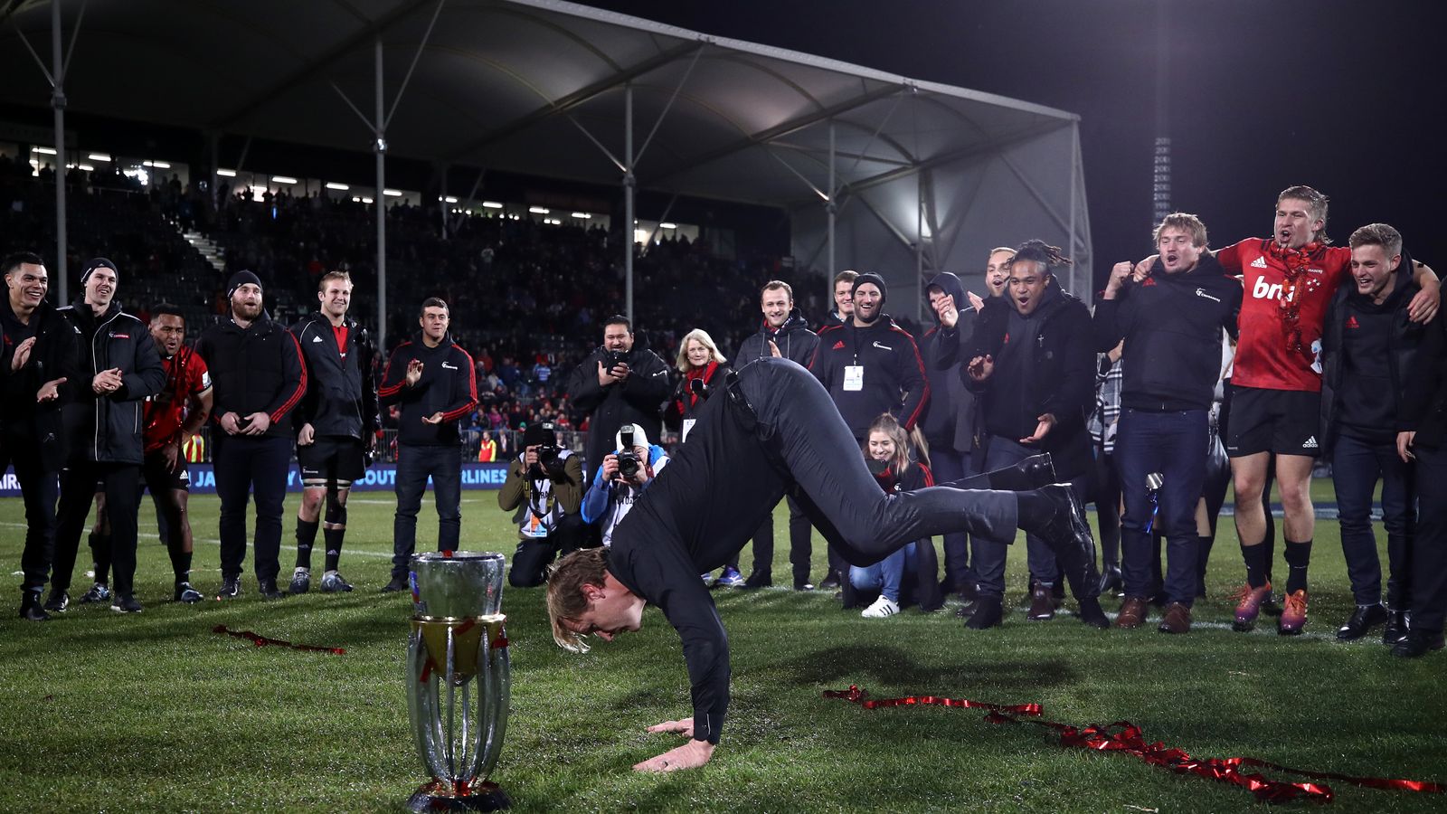 Razor celebrates with more breakdancing! | Rugby Union News | Sky Sports