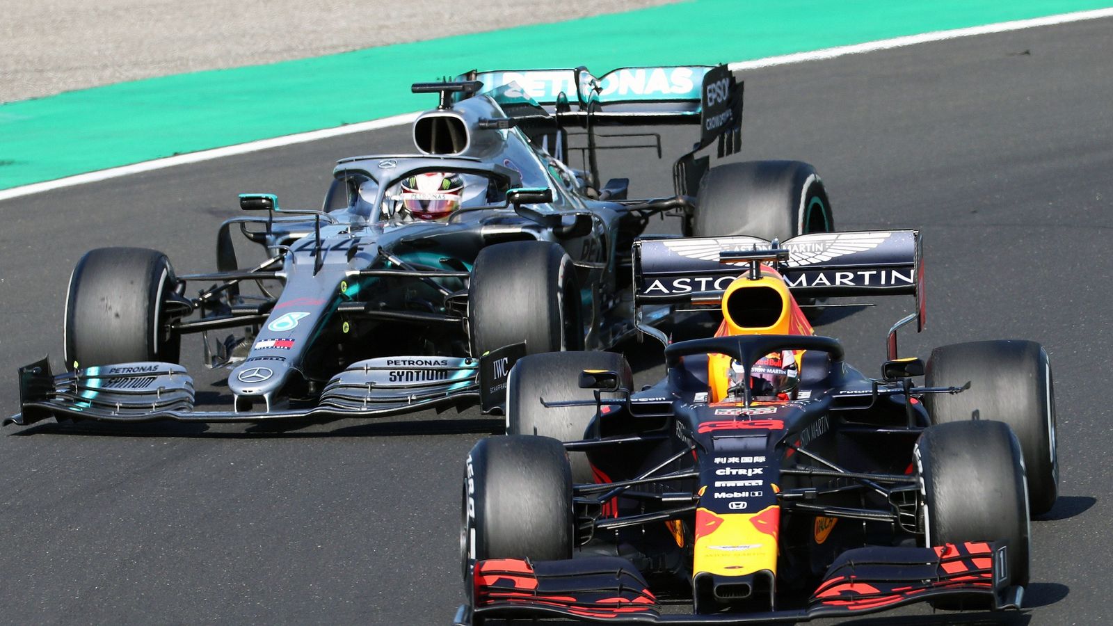 Hamilton passes Verstappen for win | F1 News | Sky Sports