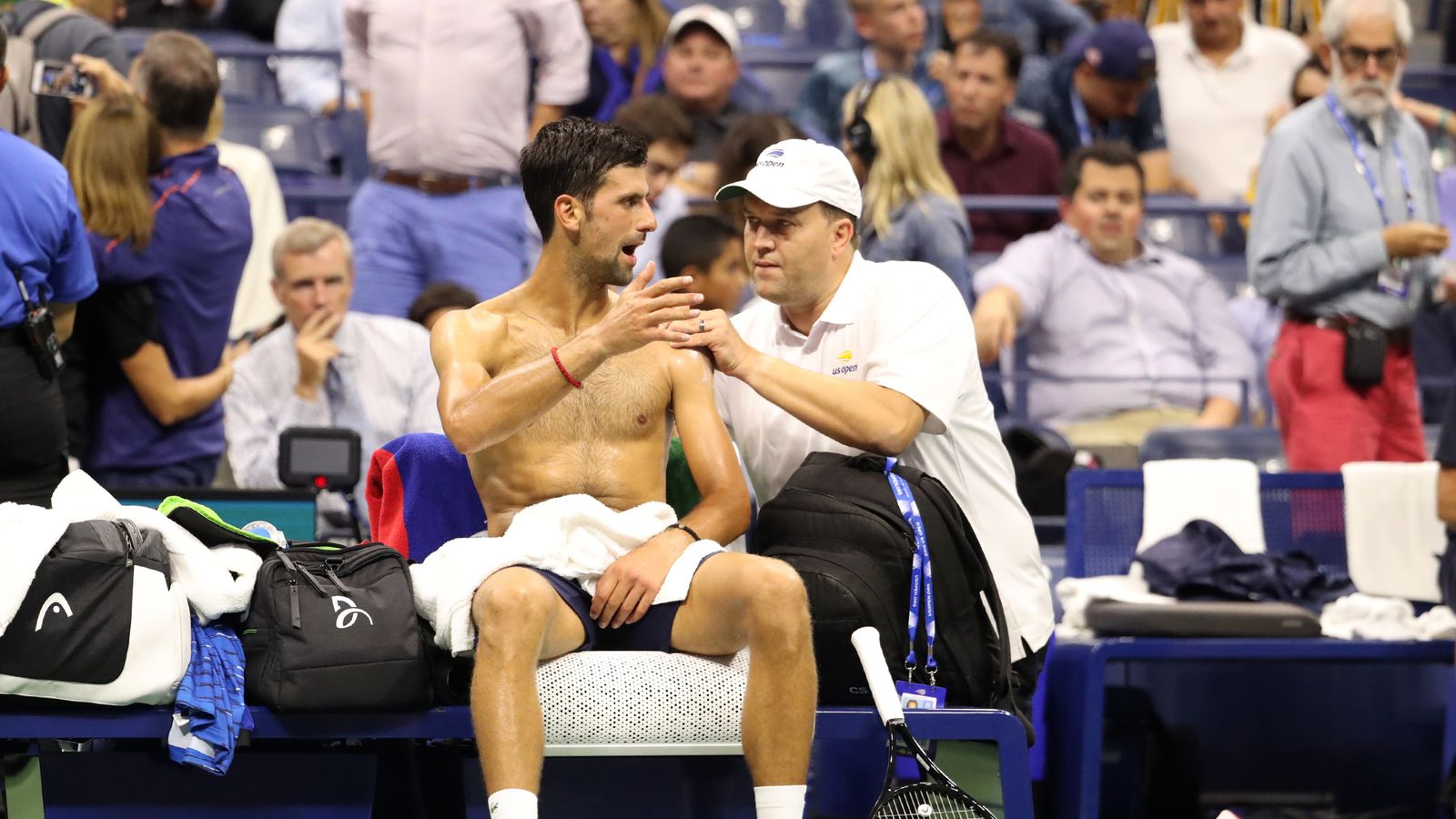 Novak Djokovic plays through shoulder injury to advance at US Open | Tennis News | Sky Sports