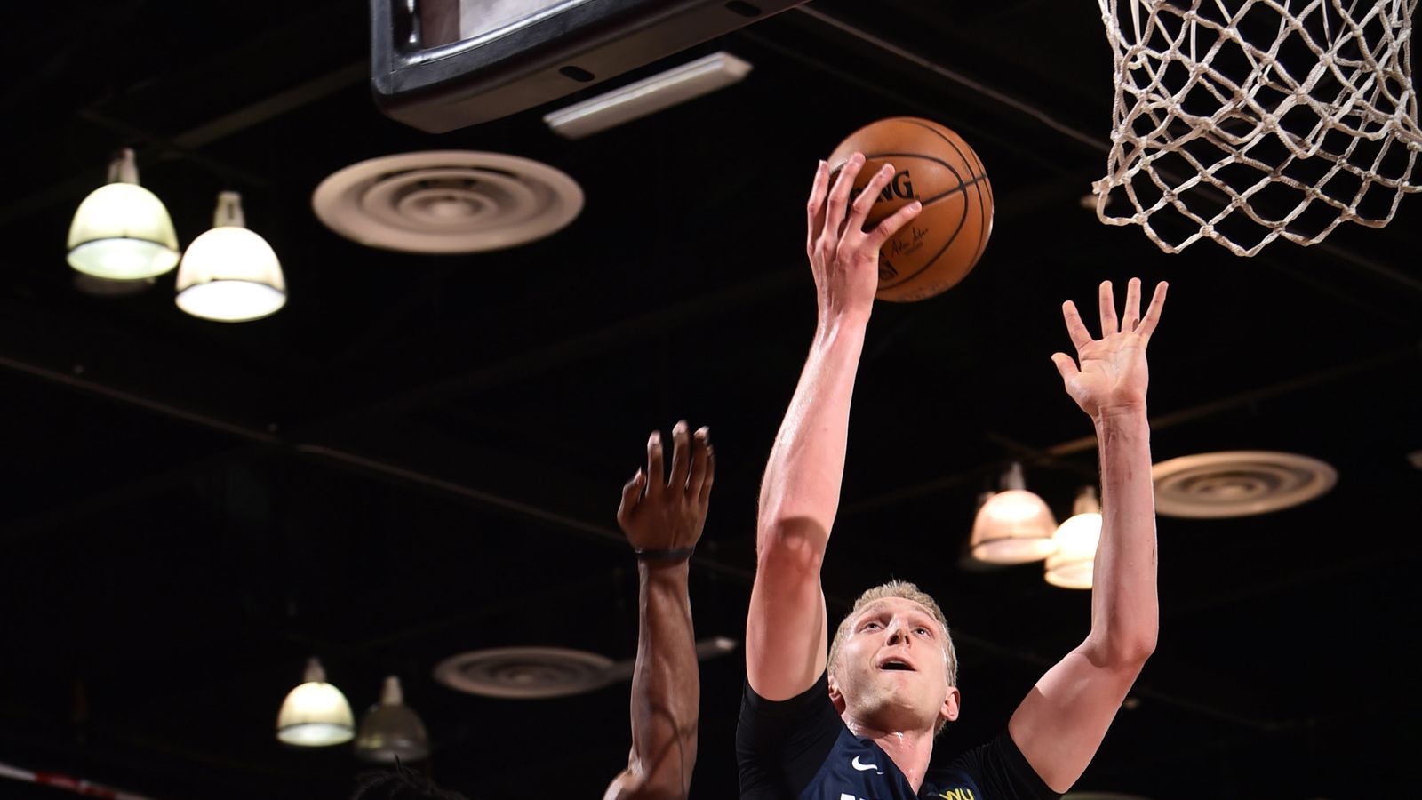 Charlotte Hornets sign free-agent center Thomas Welsh | NBA News | Sky ...