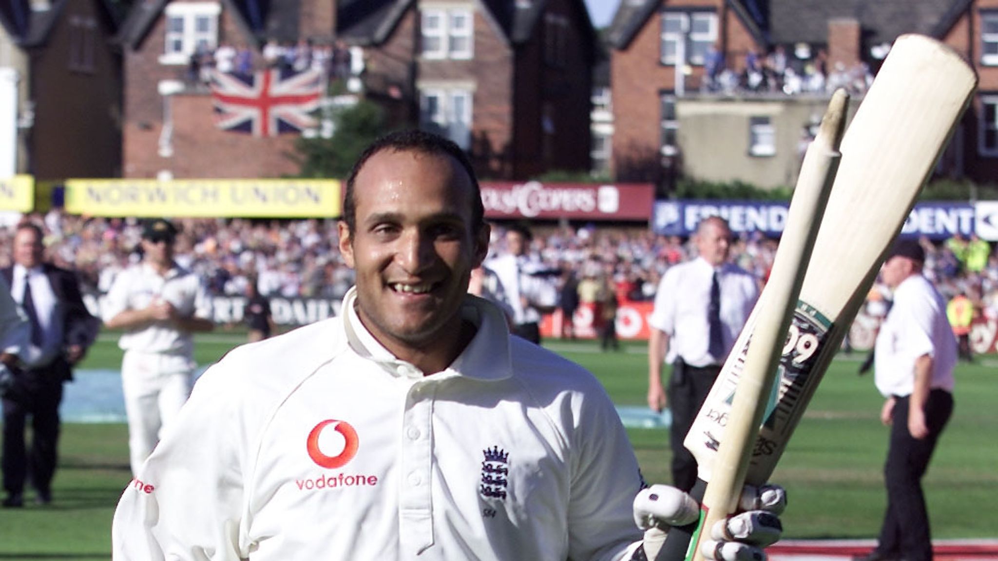 Throwback Thursday: Mark Butcher floors Australia in 2001 Ashes Test ...