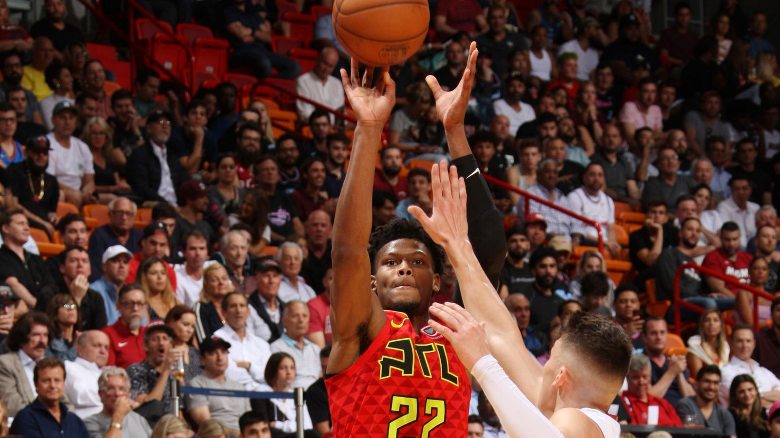 Cam Reddish throws down emphatic dunk on Tyler Herro | NBA News | Sky ...