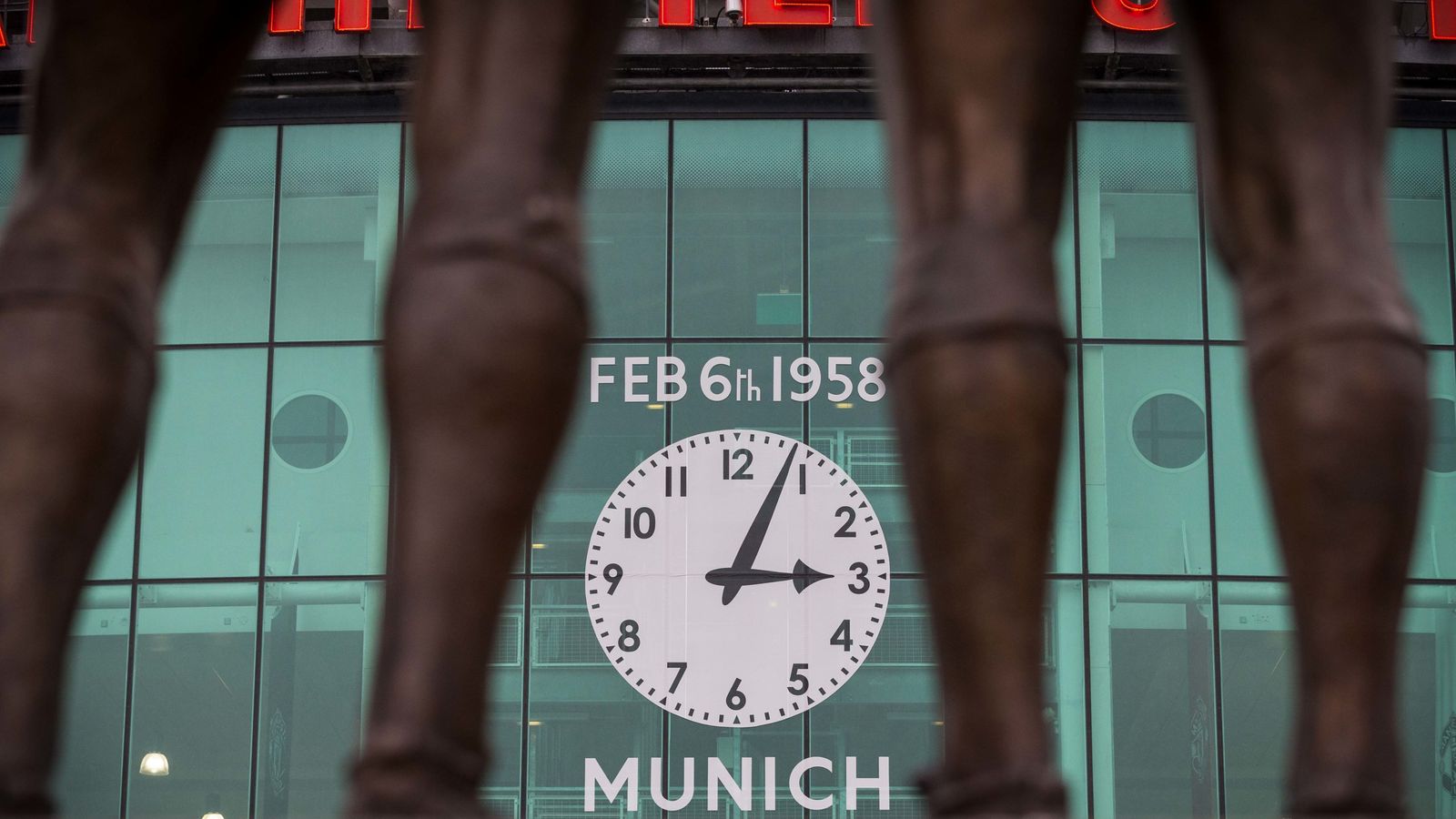 Manchester United hold Munich Air Disaster memorial in Belgrade ...