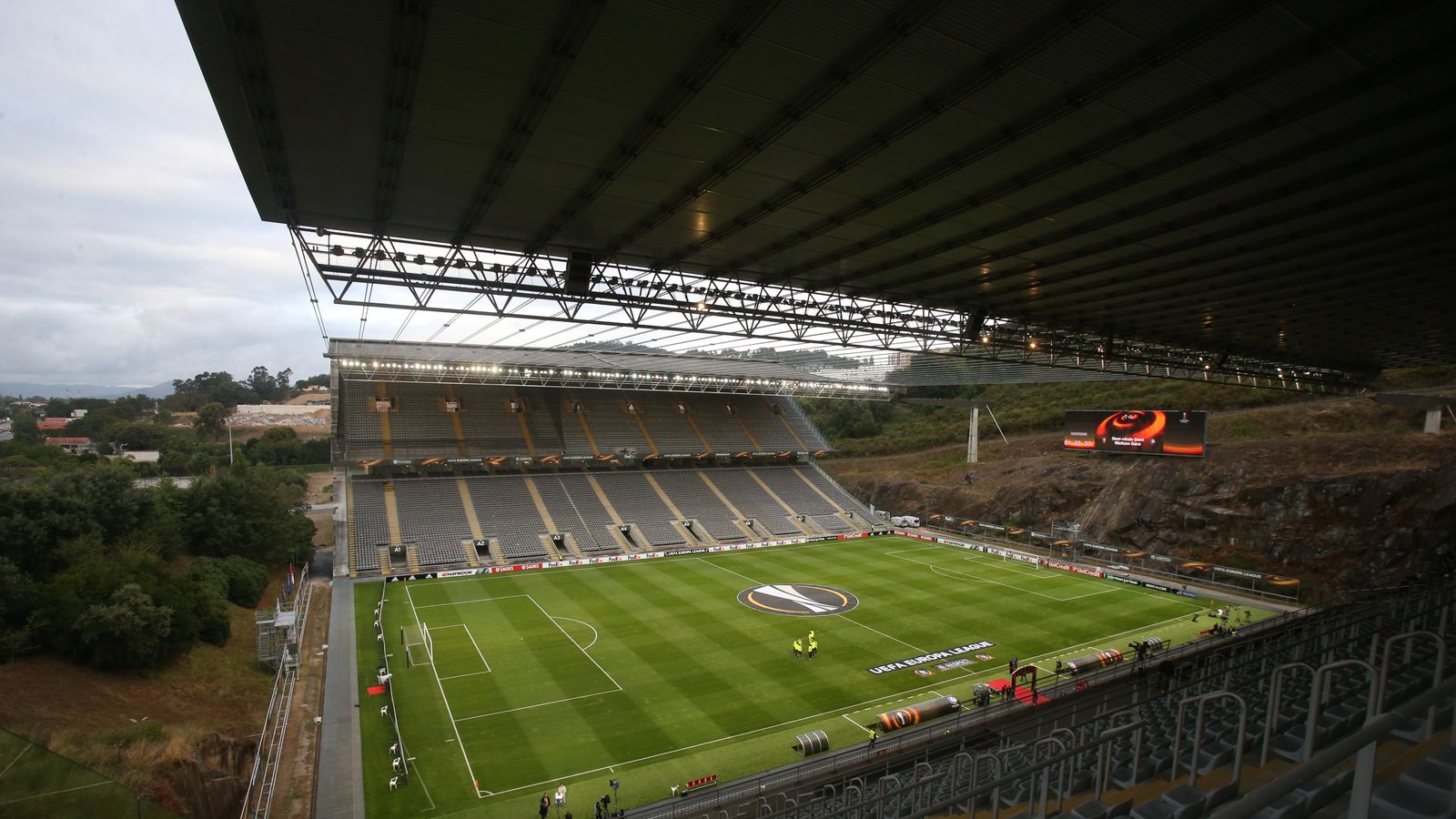 Wolves and Standard Liege fans clash ahead of Europa League games ...