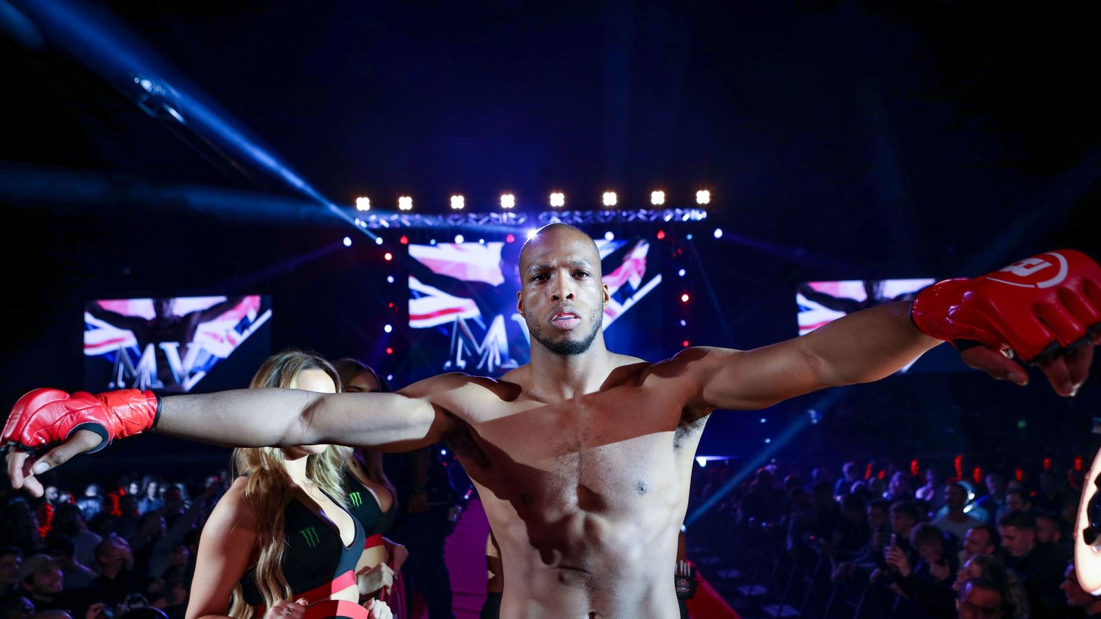 Michael 'Venom' Page dominates Giovanni Melillo at Bellator London ...