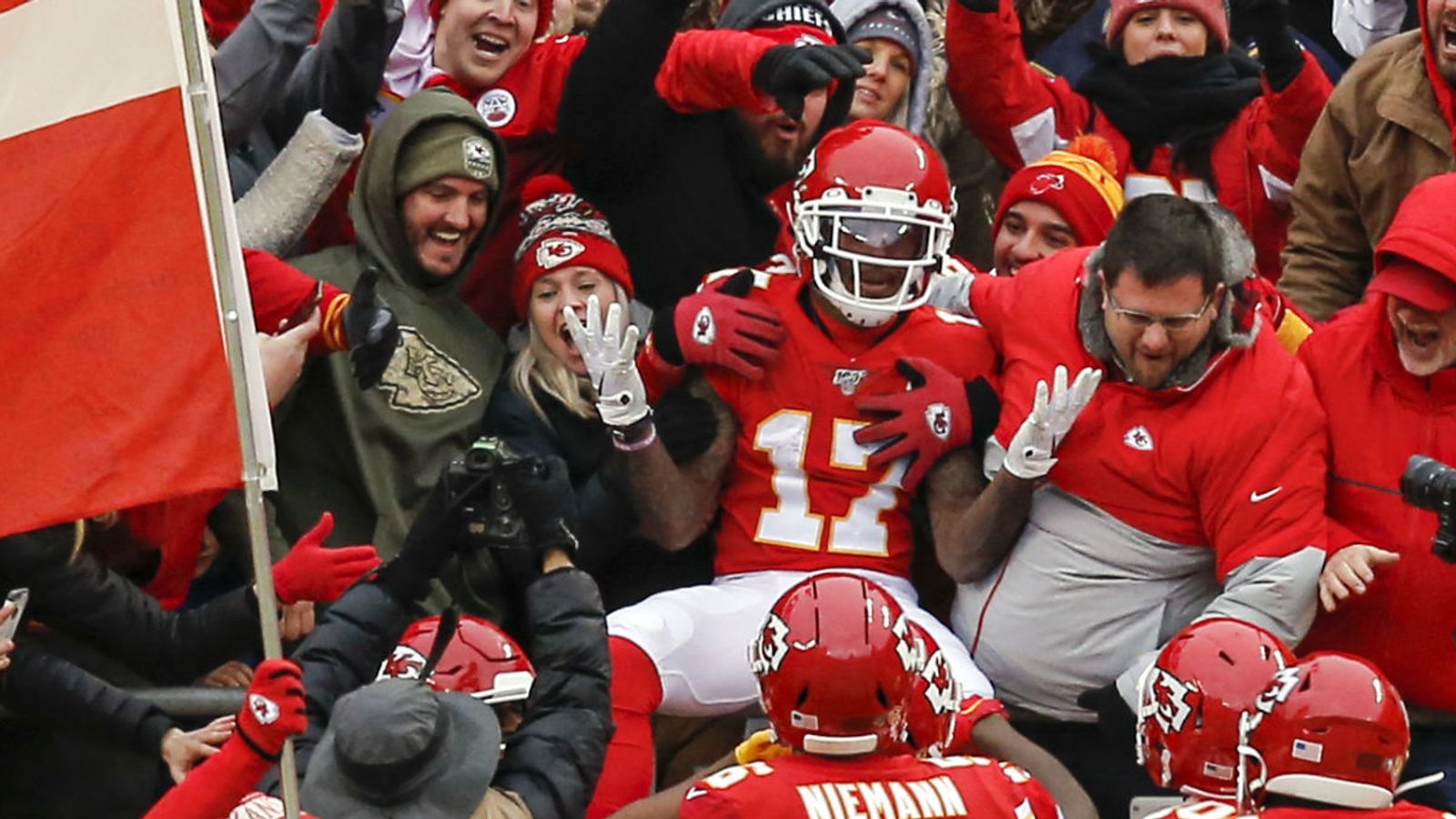 Hardman races for 104-yard touchdown! | NFL News | Sky Sports