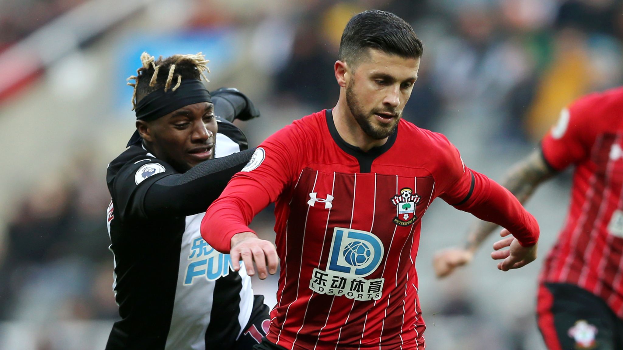 Shane Long: Southampton striker doubt for Chelsea game with knee injury ...