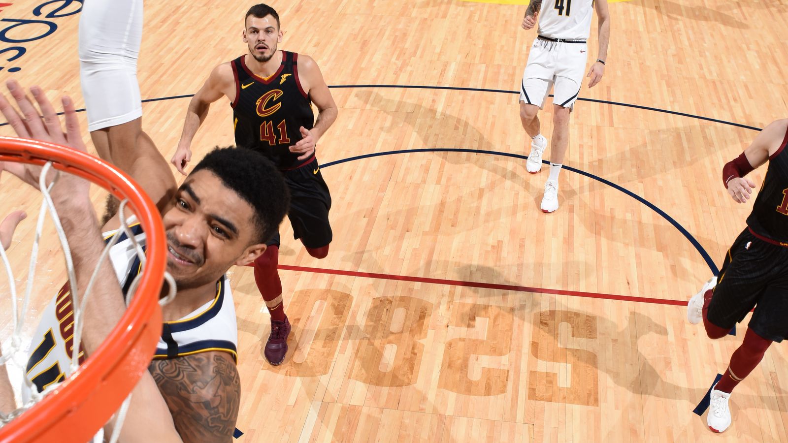 Harris throws down poster dunk on Dellavedova | NBA News | Sky Sports