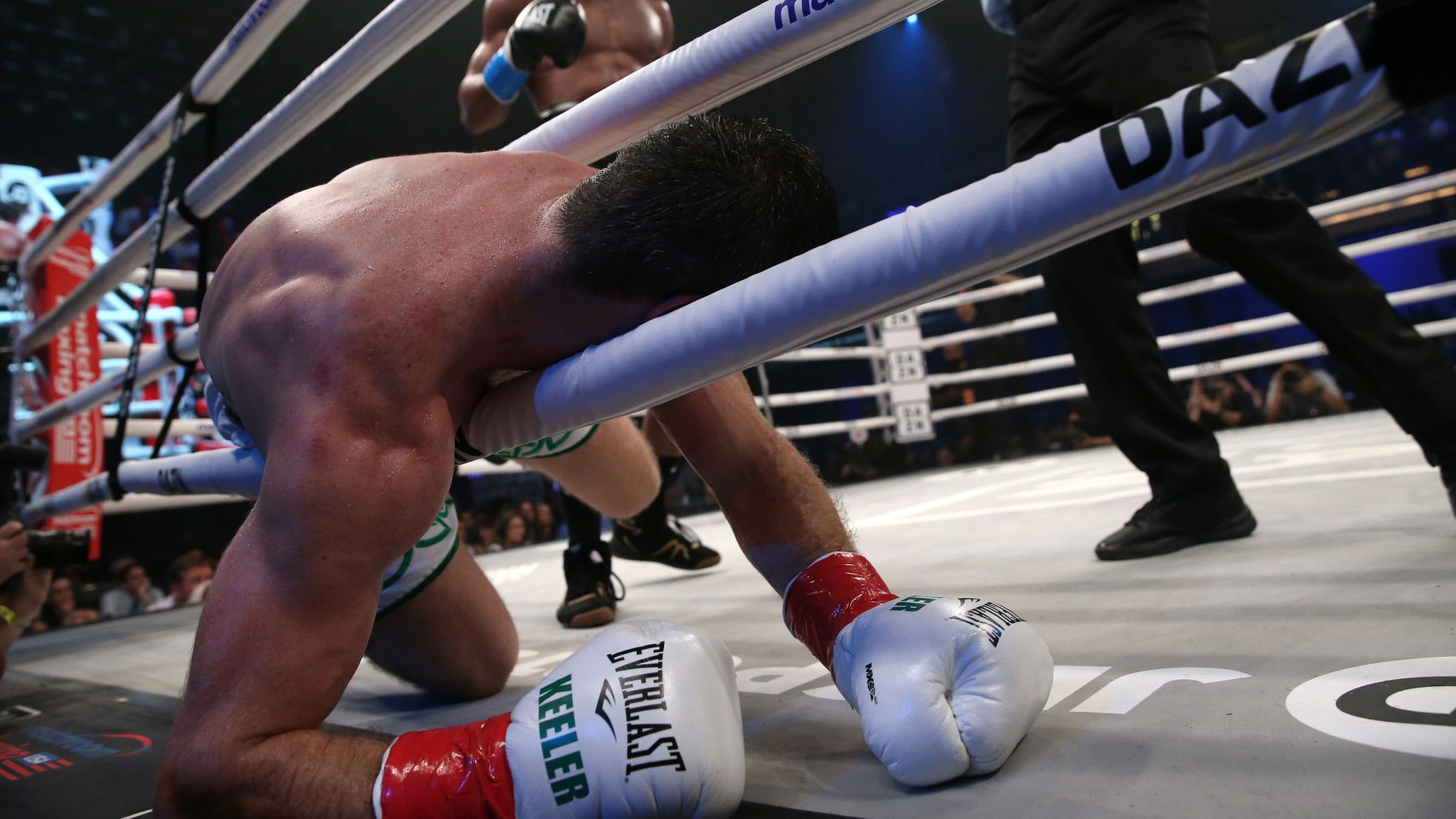 Demetrius Andrade stops Luke Keeler to retain WBO crown | Boxing News ...