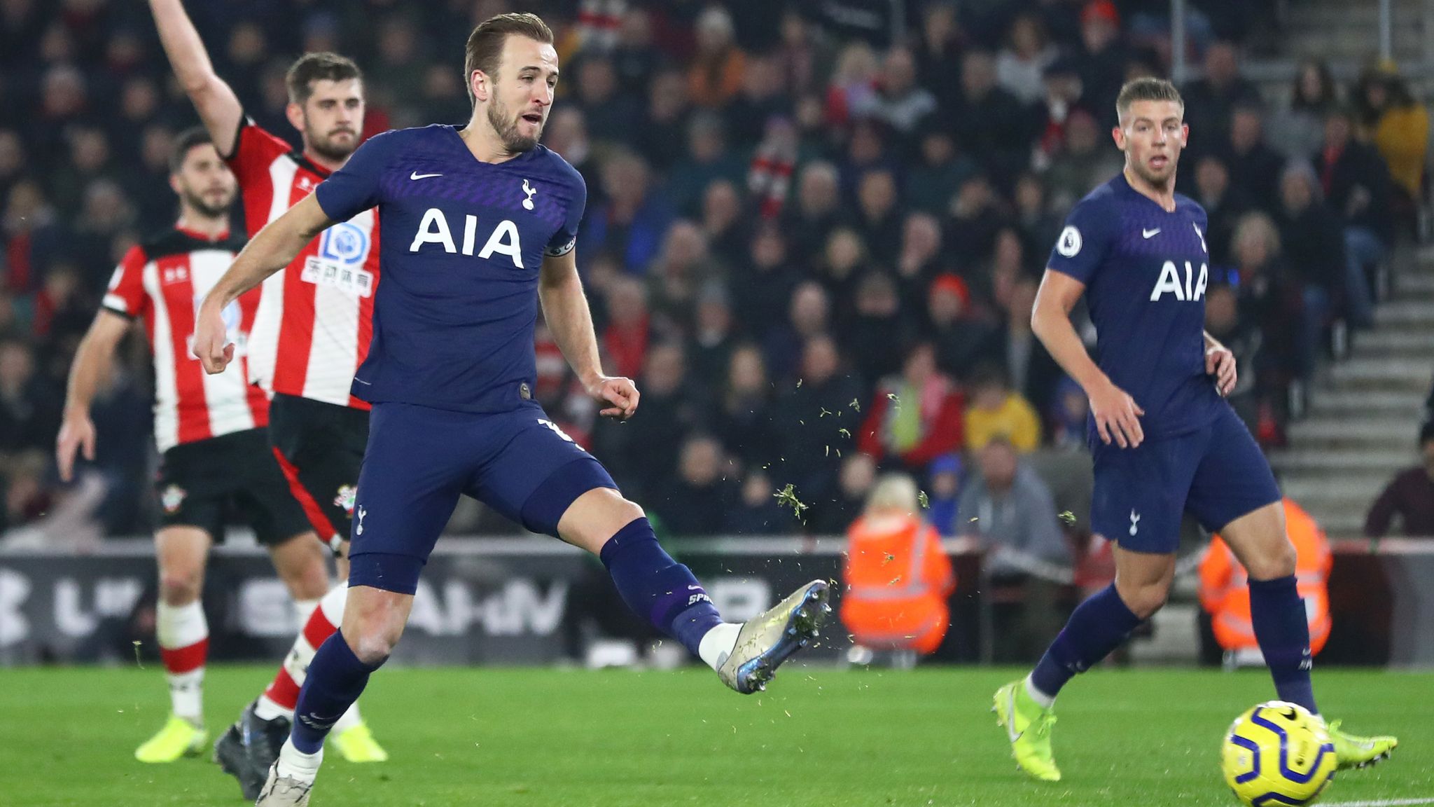 Harry Kane suffers hamstring injury in Tottenham's defeat at ...