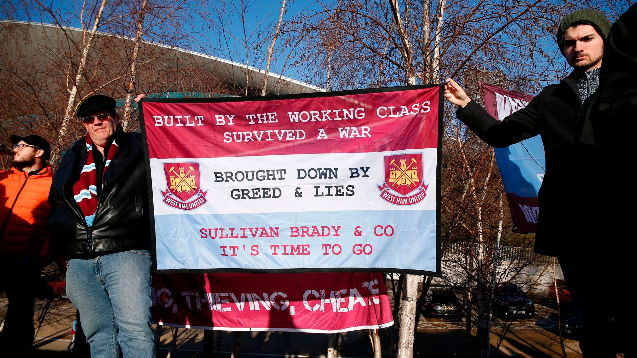 West Ham fans protest against owners David Gold and David Sullivan ...