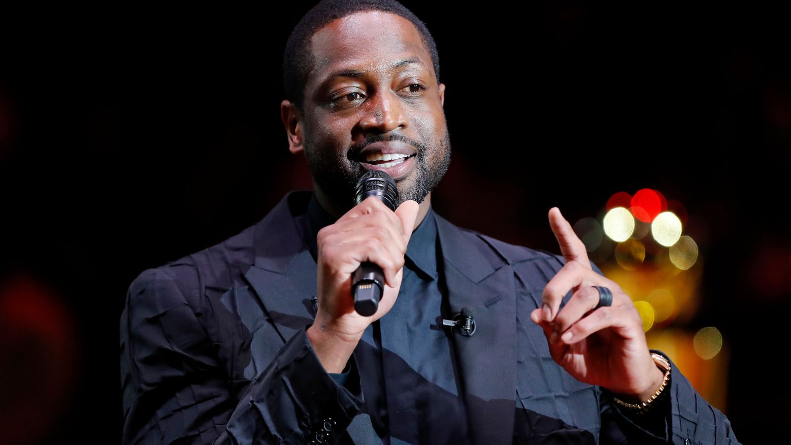 Dwayne Wade gives emotional speech during Miami Heat jersey retirement ...