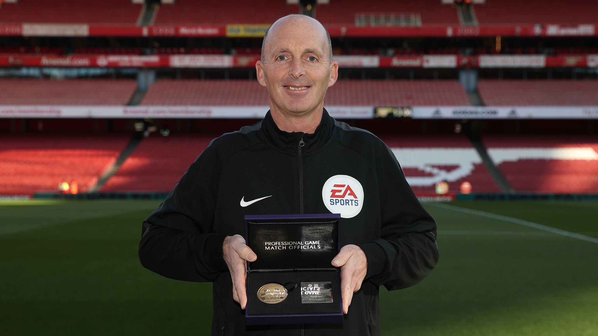 Mike Dean: Eight things you didn't know about Premier League referee ...