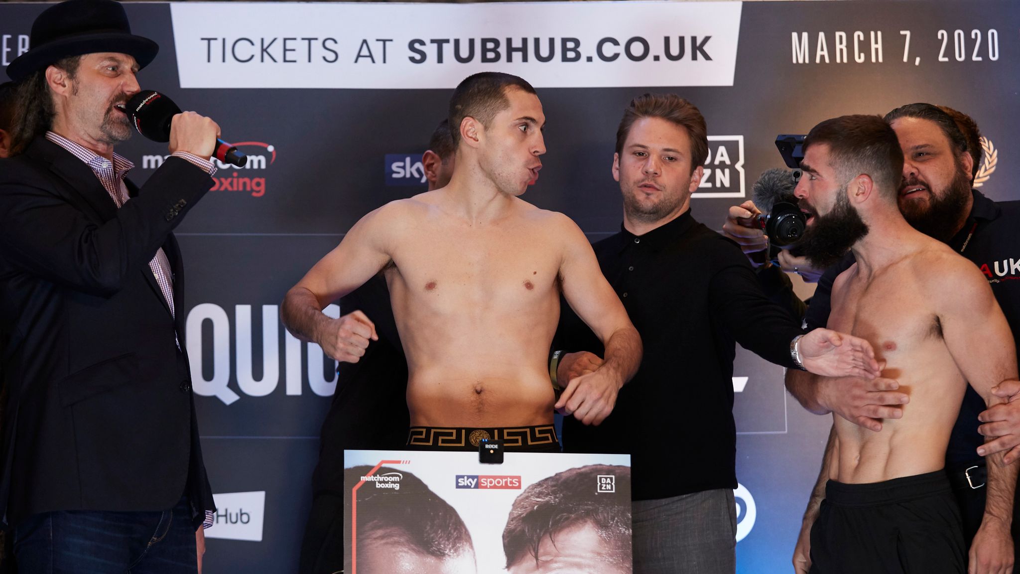 Quigg vs Carroll: Scott Quigg shoves Jono Carroll in the face at ...