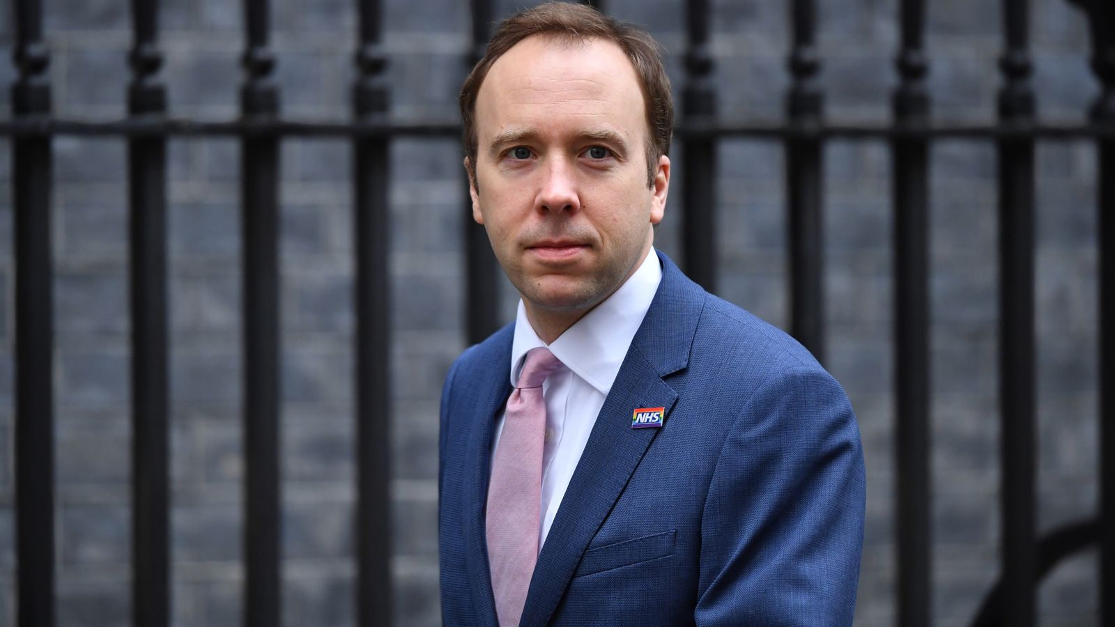 Premier League players should take a pay cut, says Health Secretary ...