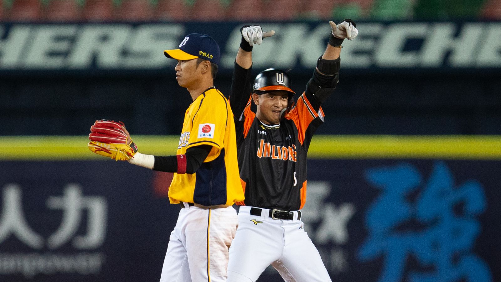 Taiwan baseball returns with robots and mannequins replacing fans ...