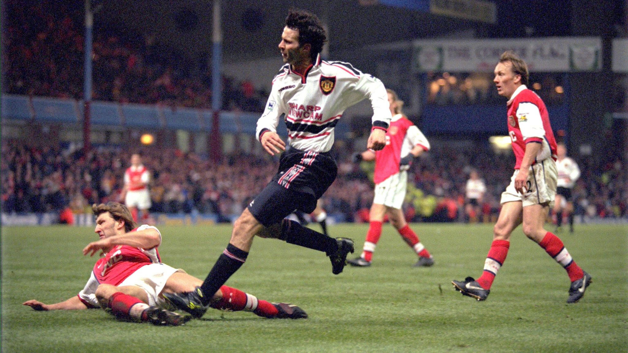 Ryan Giggs reflects on his brilliant solo goal in Manchester United's ...