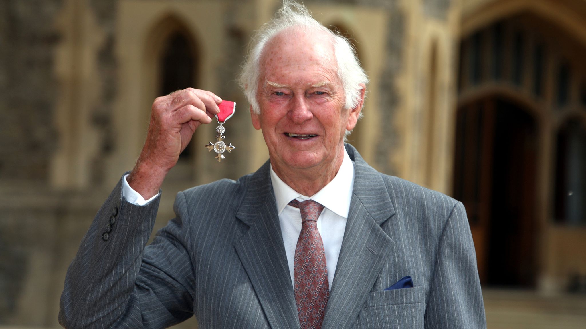 Peter Walker: Former England and Glamorgan all-rounder dies aged 84 ...