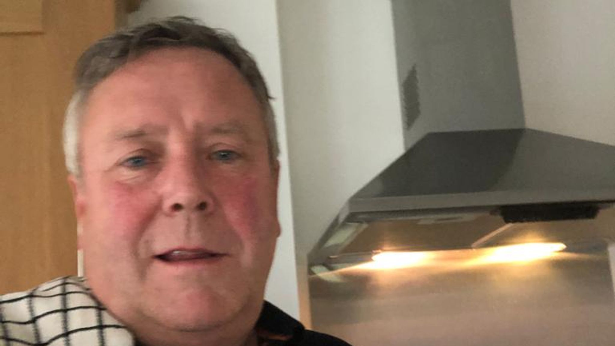 Mark Roe and Richard Boxall create their own kitchen golf challenges ...