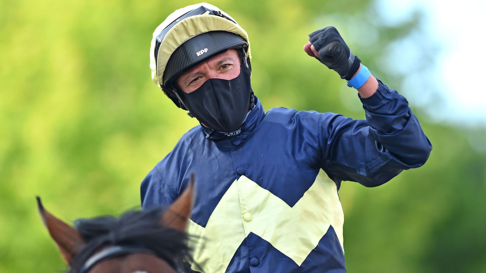 Frankie Dettori back with winner at Kempton | Racing News | Sky Sports