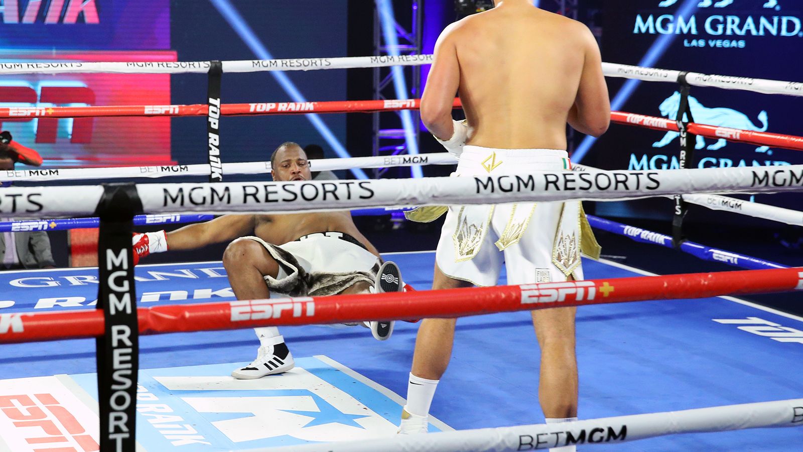 Guido Vianello seals another first-round KO in Las Vegas | Boxing News ...