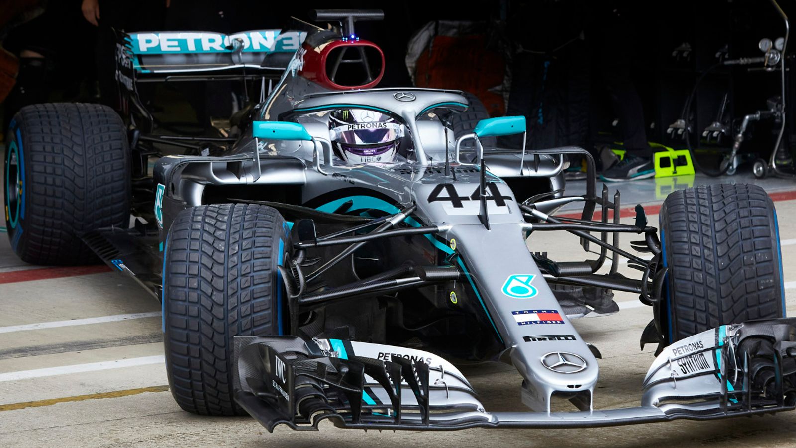 Lewis Hamilton returns to F1 Testing; praises global anti-racism ...