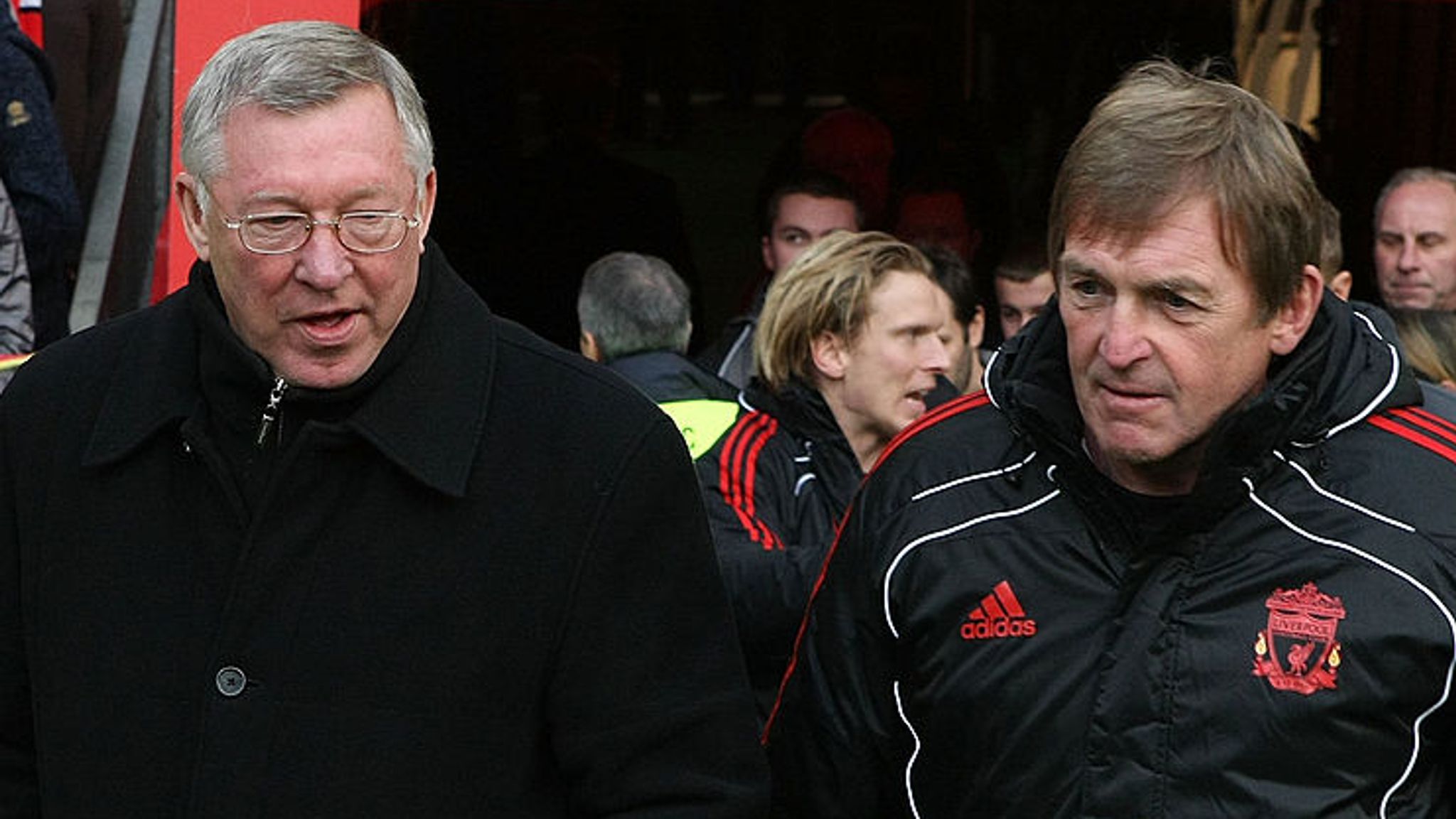 Sir Alex Ferguson texts congratulations to Sir Kenny Dalglish on ...