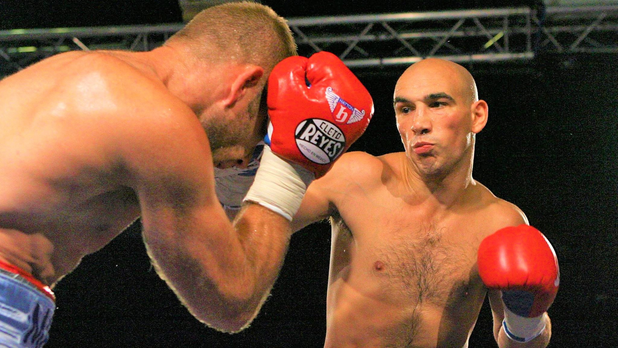 Amir Khan suffered his first knockdown at the hands of amateur opponent ...