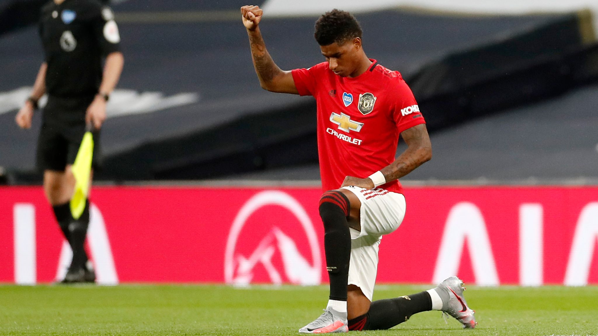 Premier League players to wear 'No Room For Racism' badges on kits ...