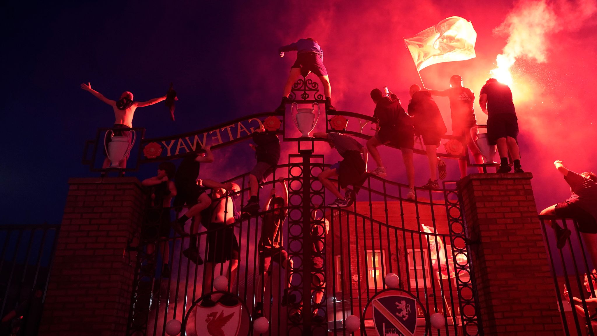 Liverpool Win Premier League Title 10 Arrested As Fans Celebrate End