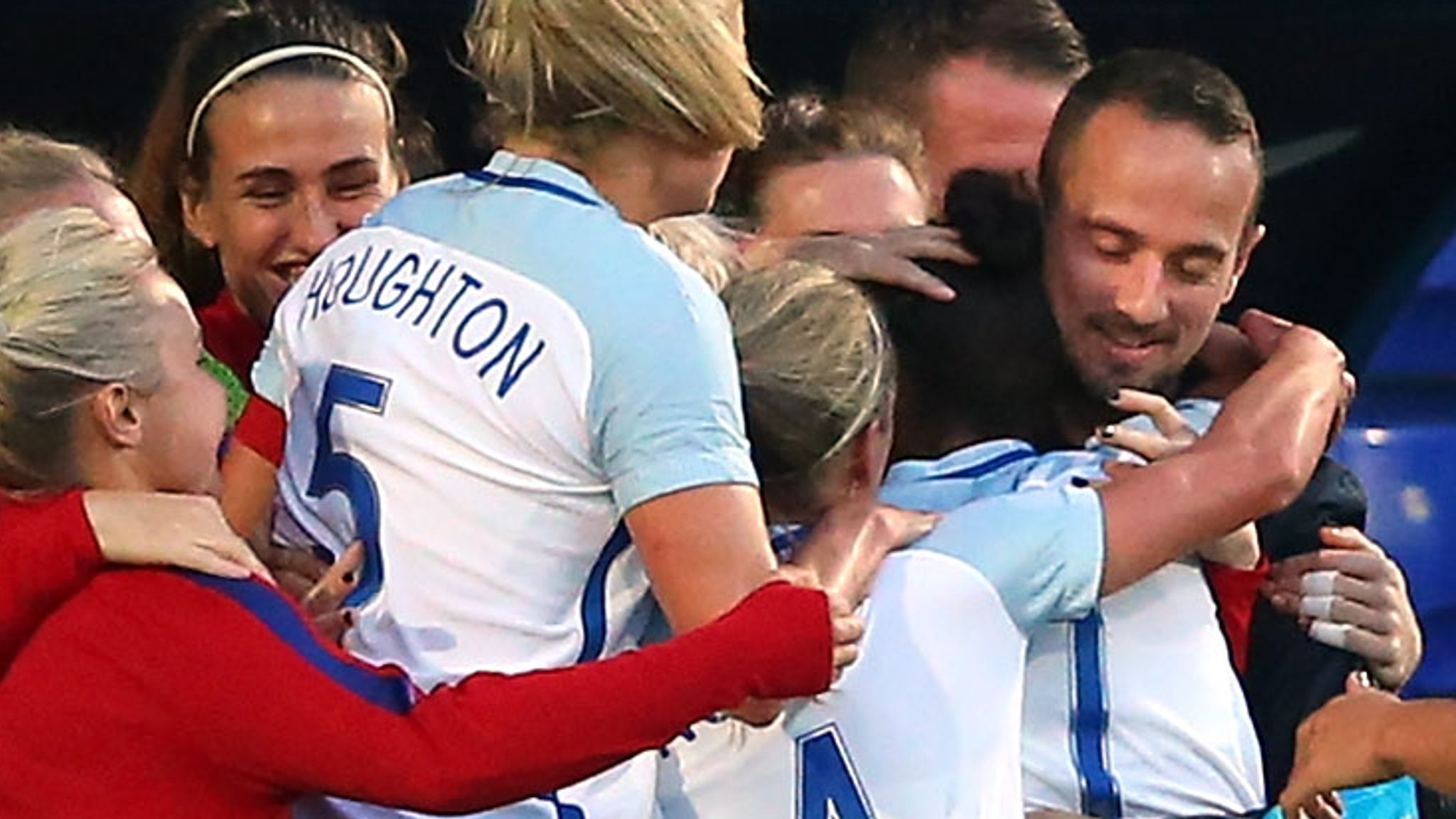 England's Nikita Parris apologises to Eni Aluko over Mark Sampson ...