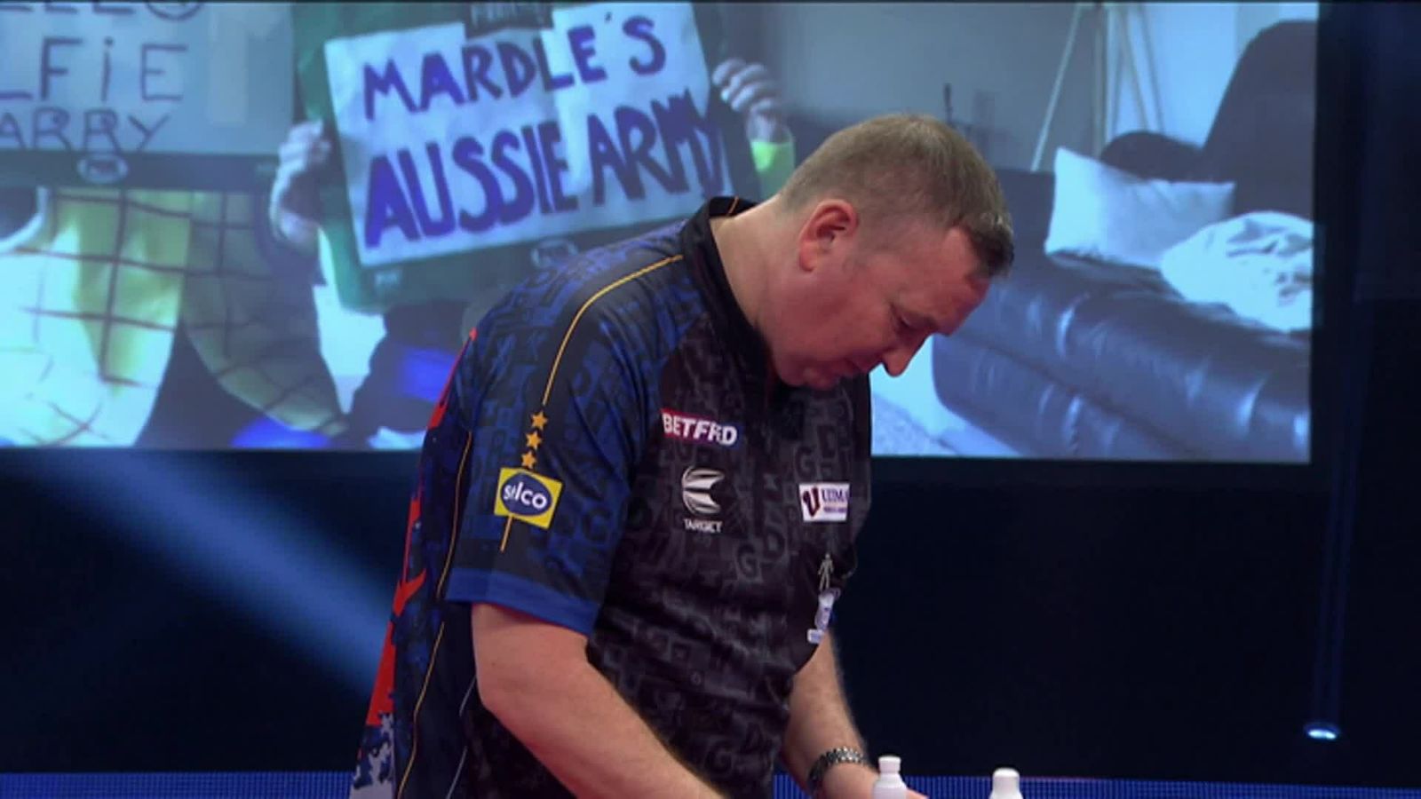 Durrant beats van der Voort in thriller | Darts News | Sky Sports