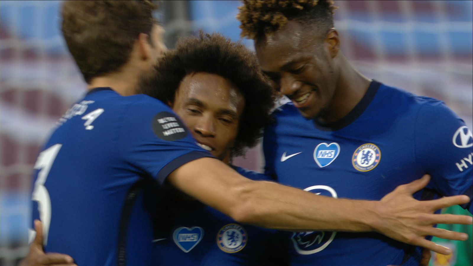 Willian pen gives Chelsea the lead! (42) | Football News | Sky Sports