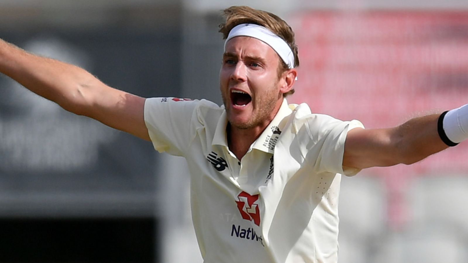 Stuart Broad left 'angry' and England players check lottery tickets ...
