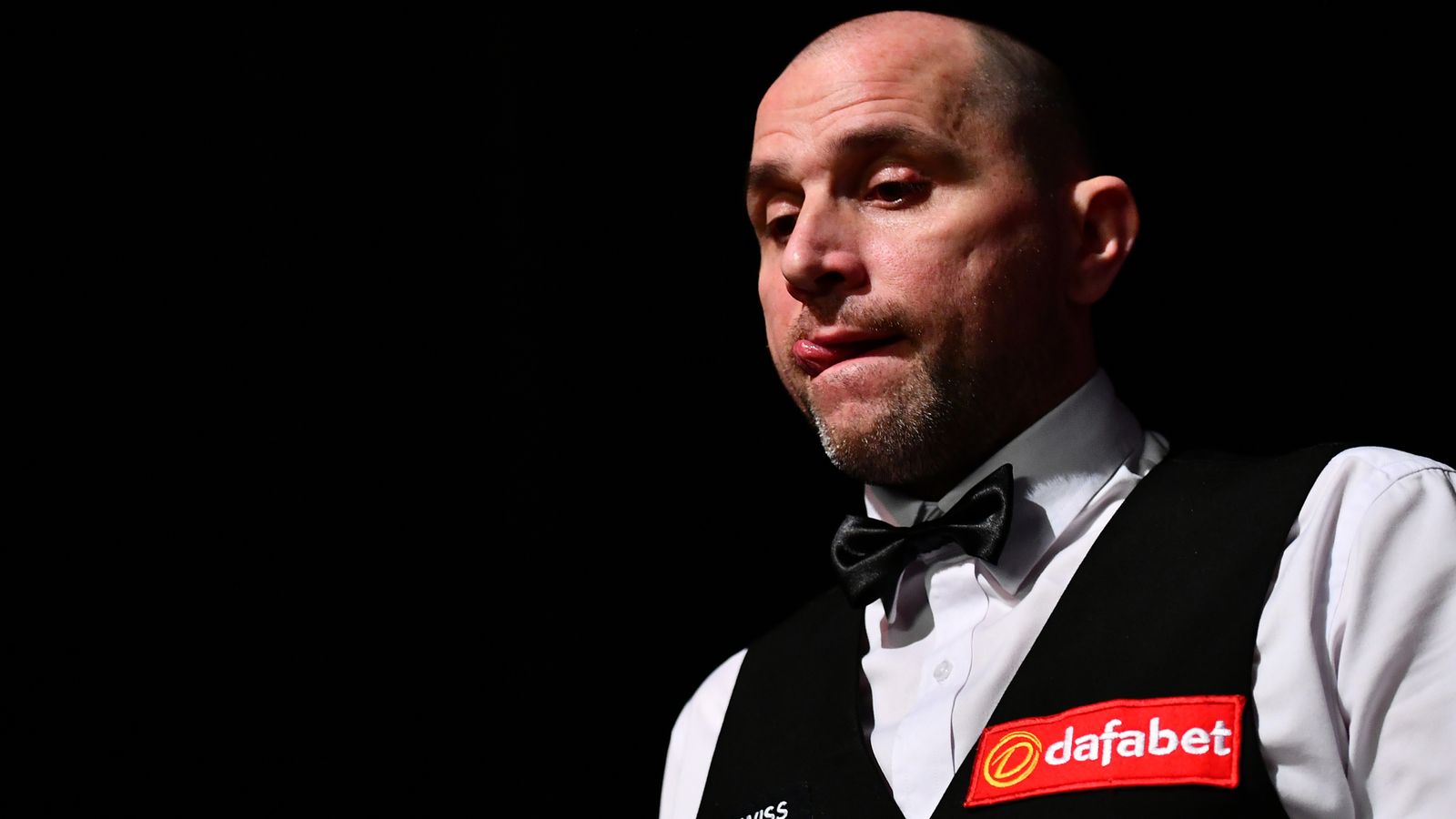 Inside the bubble of the Marshall Arena with snooker player Joe Perry ...
