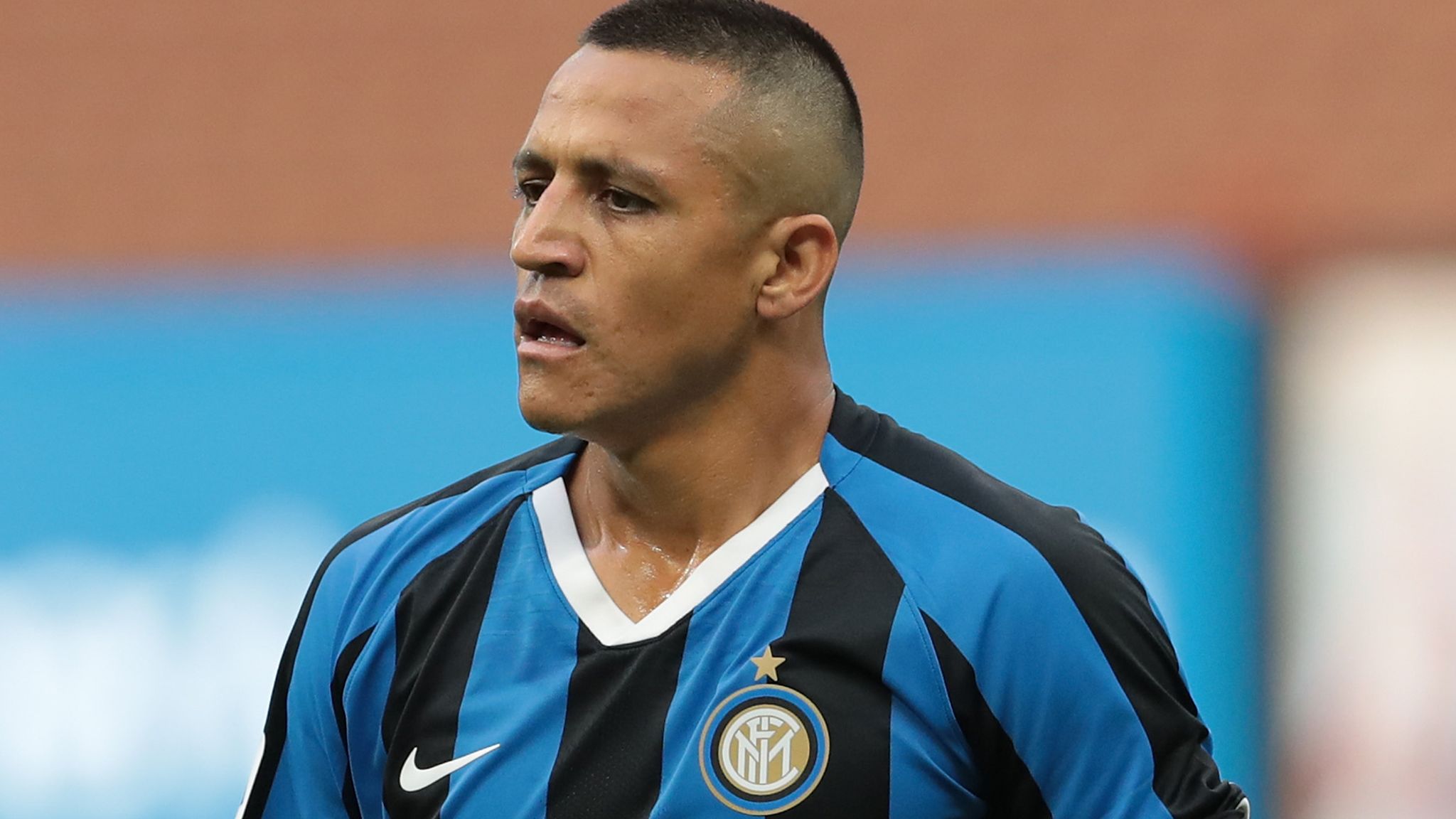 Manchester United duo Chris Smalling and Alexis Sanchez extend loans ...