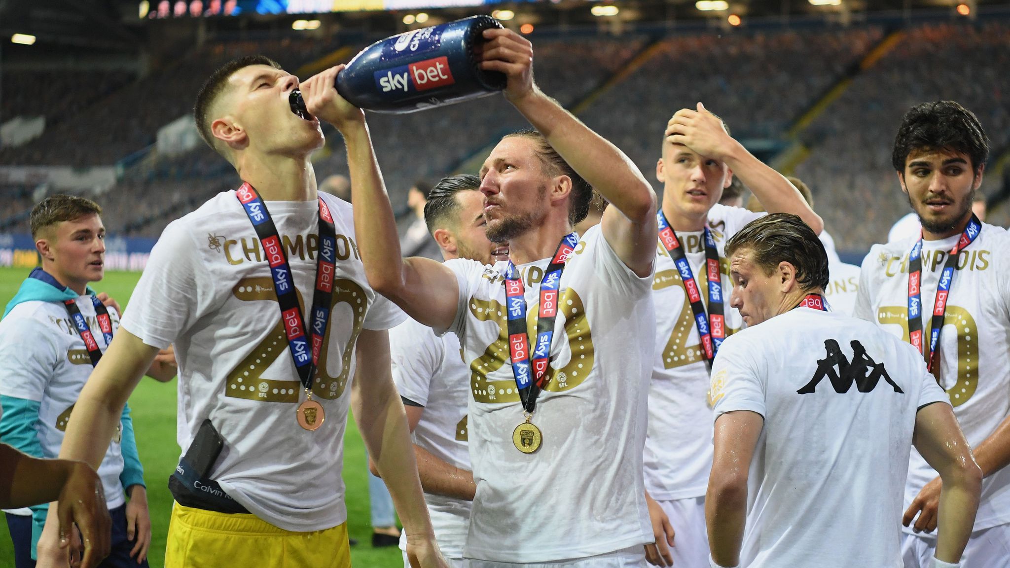 Leeds United lift the Sky Bet Championship trophy | Football News | Sky ...