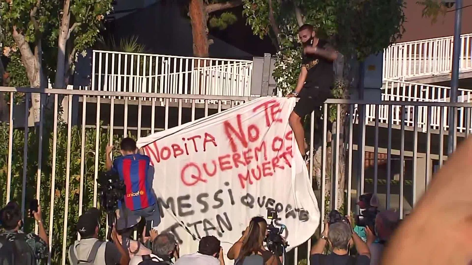 Messi: Second day of Barca fans protests | Football News | Sky Sports