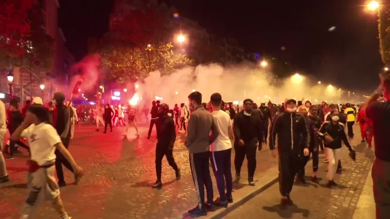 PSG fans clash with riot police | Football News | Sky Sports