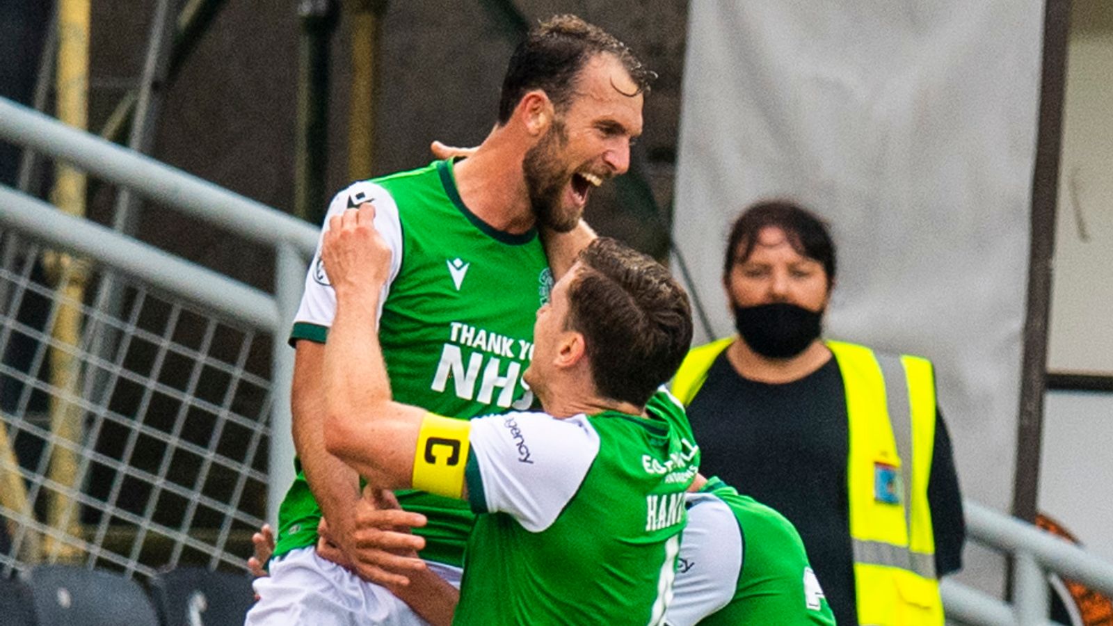 Dundee Utd 0-1 Hibernian: Christian Doidge winner continues Hibs' 100 ...