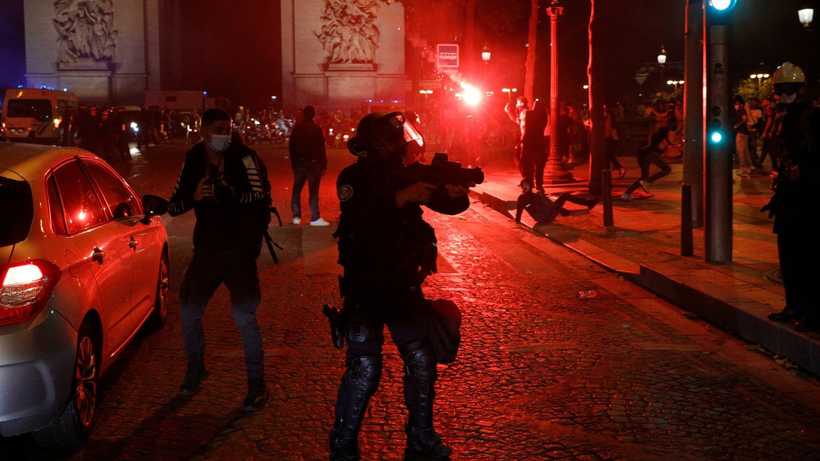 Paris Saint-Germain fans clash with Paris police after reaching first ...