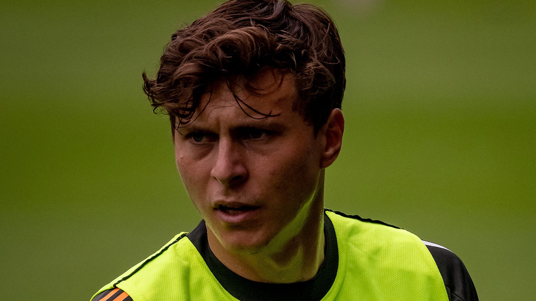 Manchester United defender Victor Lindelof catches thief in Sweden ...