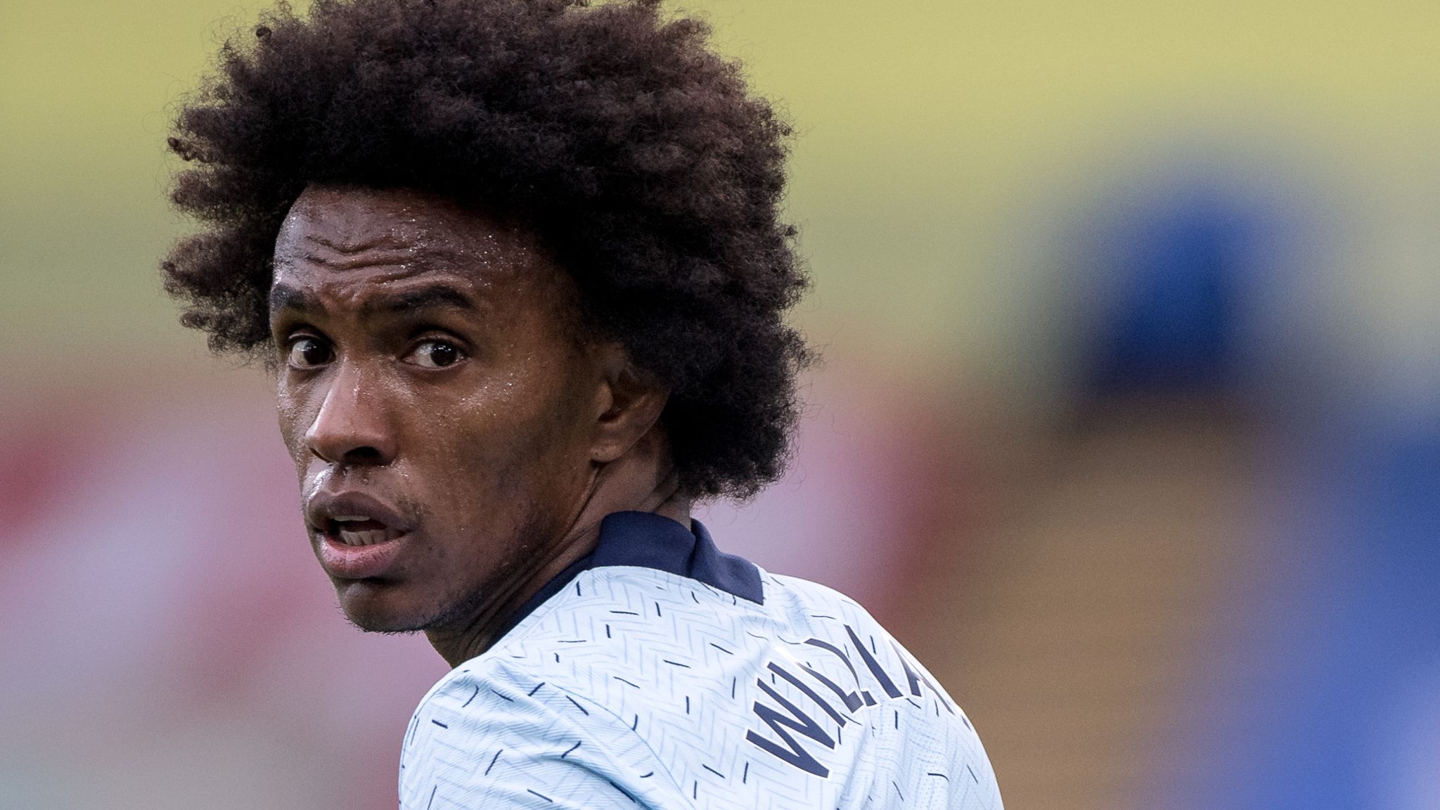 Willian completes Arsenal move on three-year deal after Chelsea exit ...