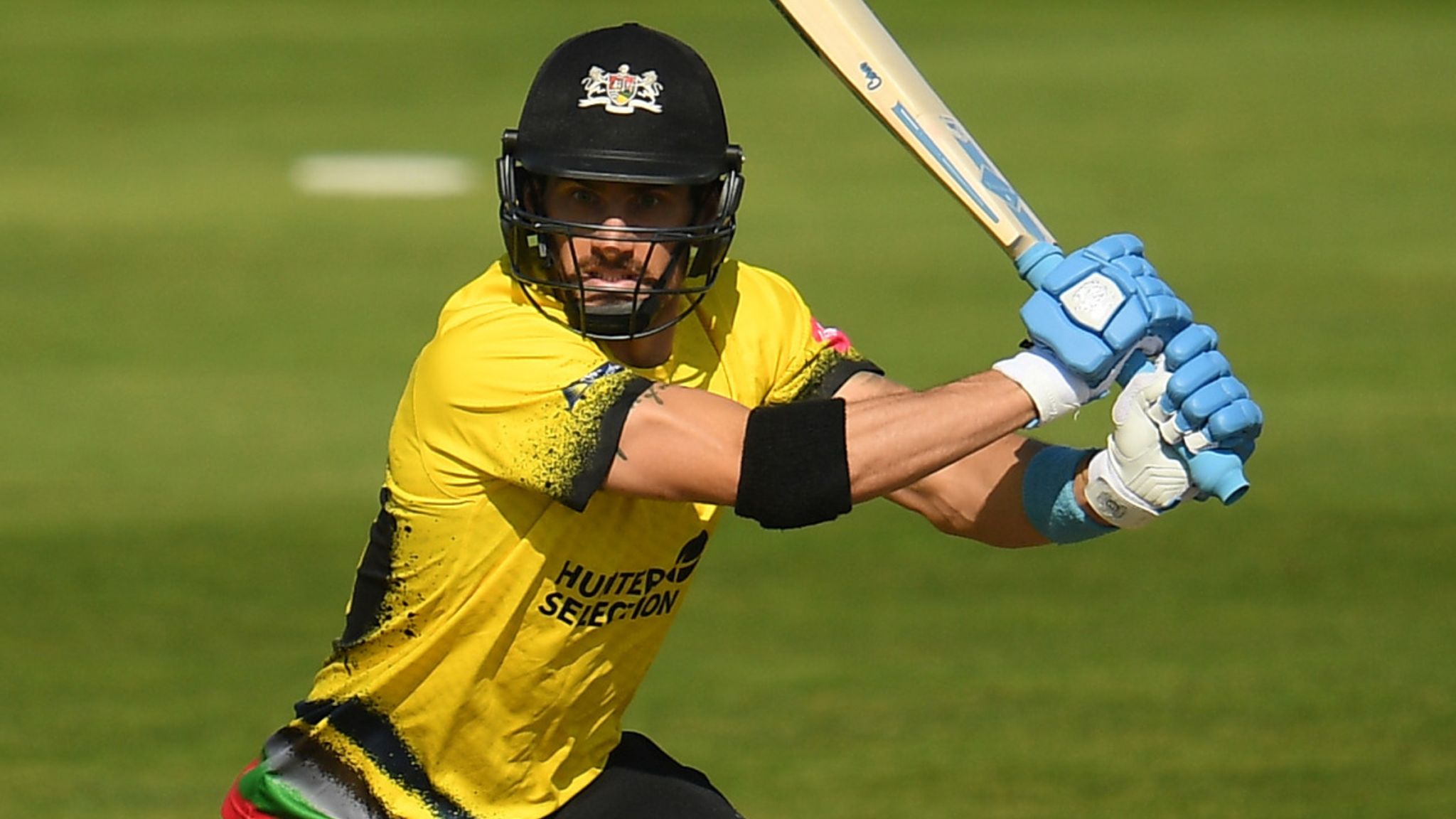 Vitality Blast: Benny Howell stars on comeback as Gloucestershire stay ...