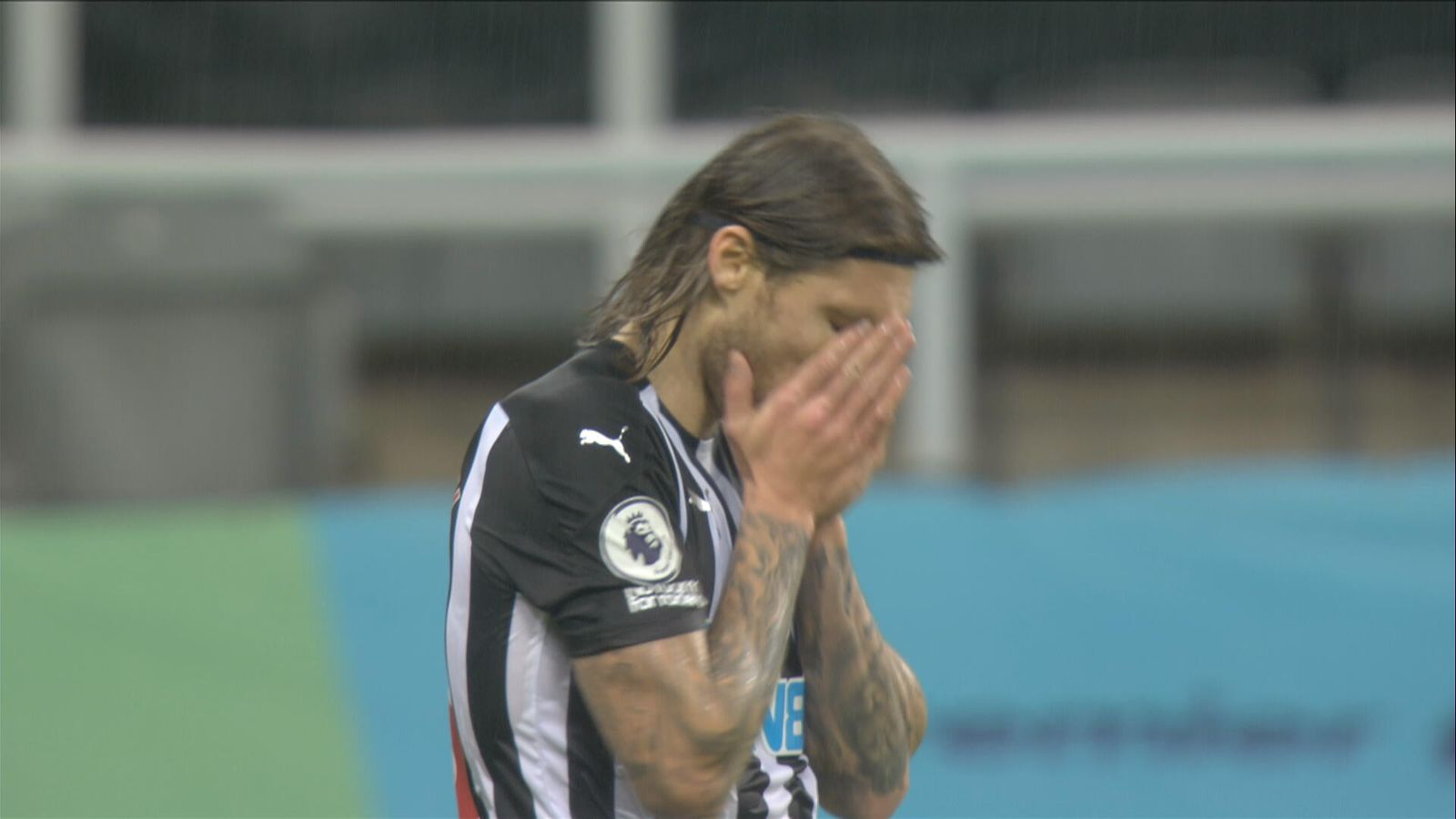 Hendrick hits the side netting (45) | Football News | Sky Sports