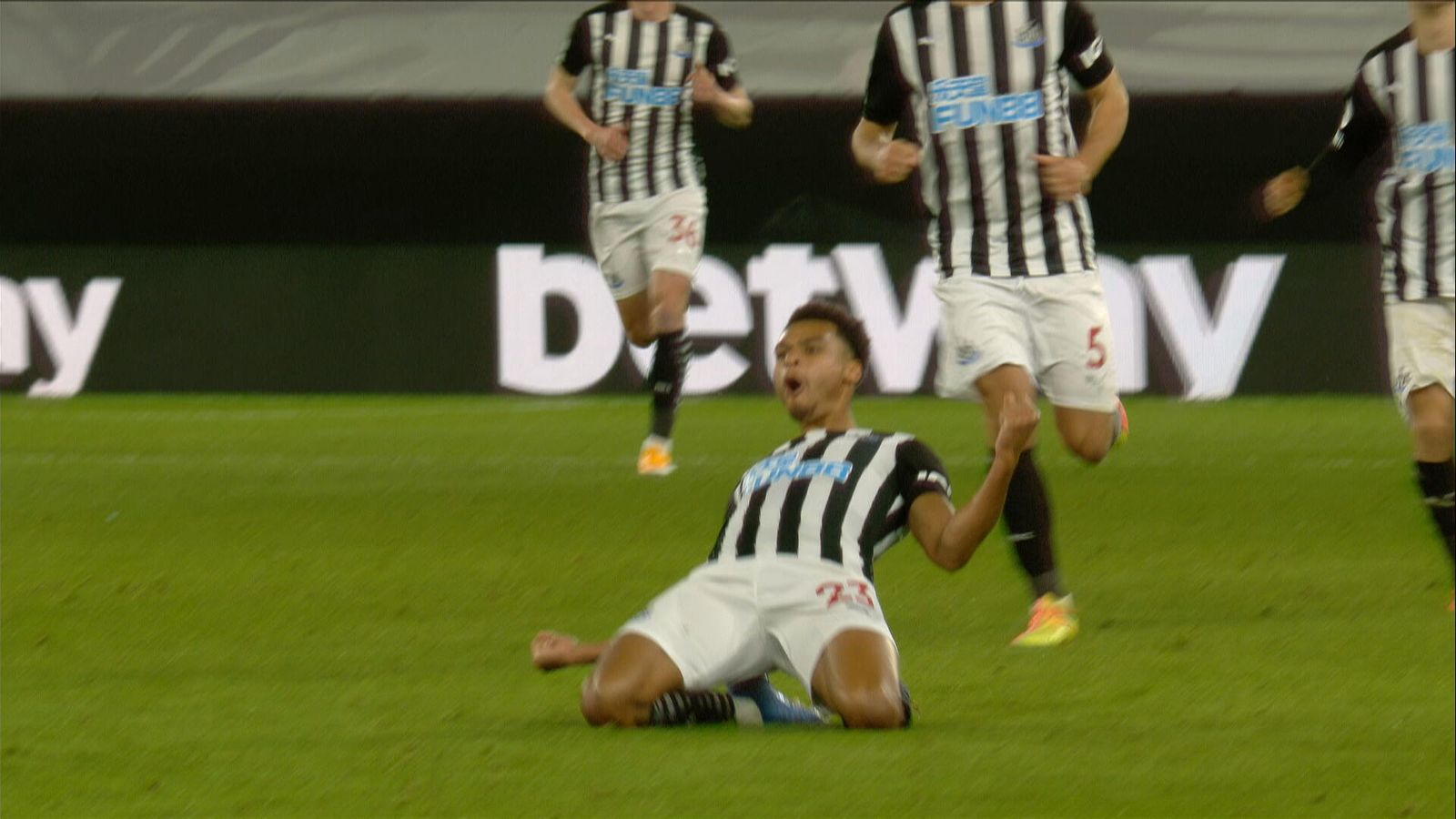 Murphy levels with brilliant free-kick! (89) | Football News | Sky Sports