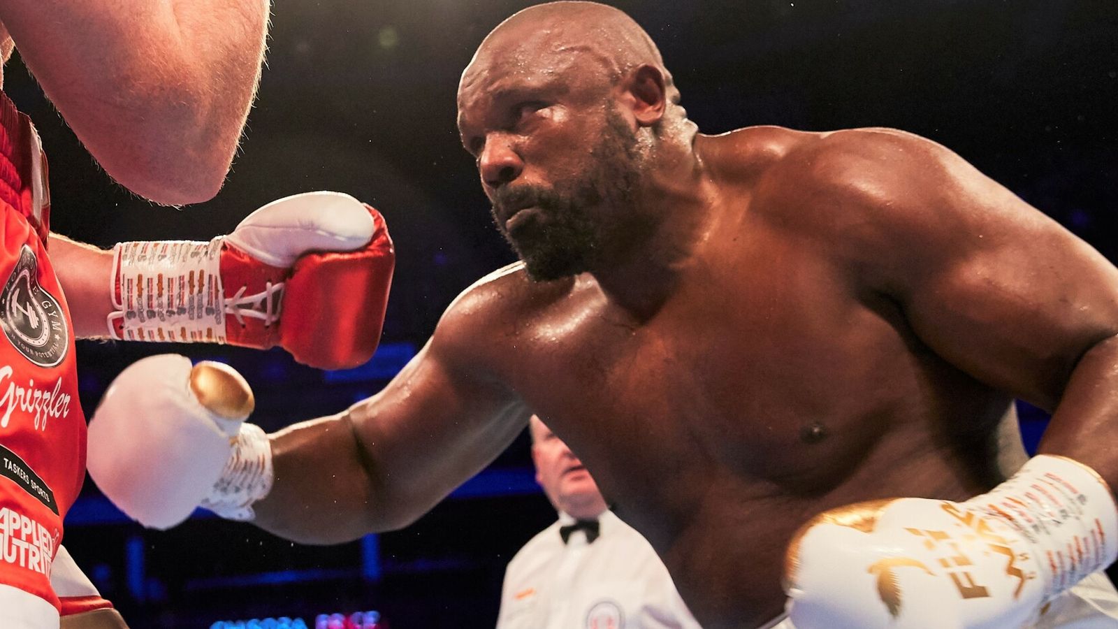 Usyk vs Chisora: Alexander Povetkin hit Derek Chisora with same ...