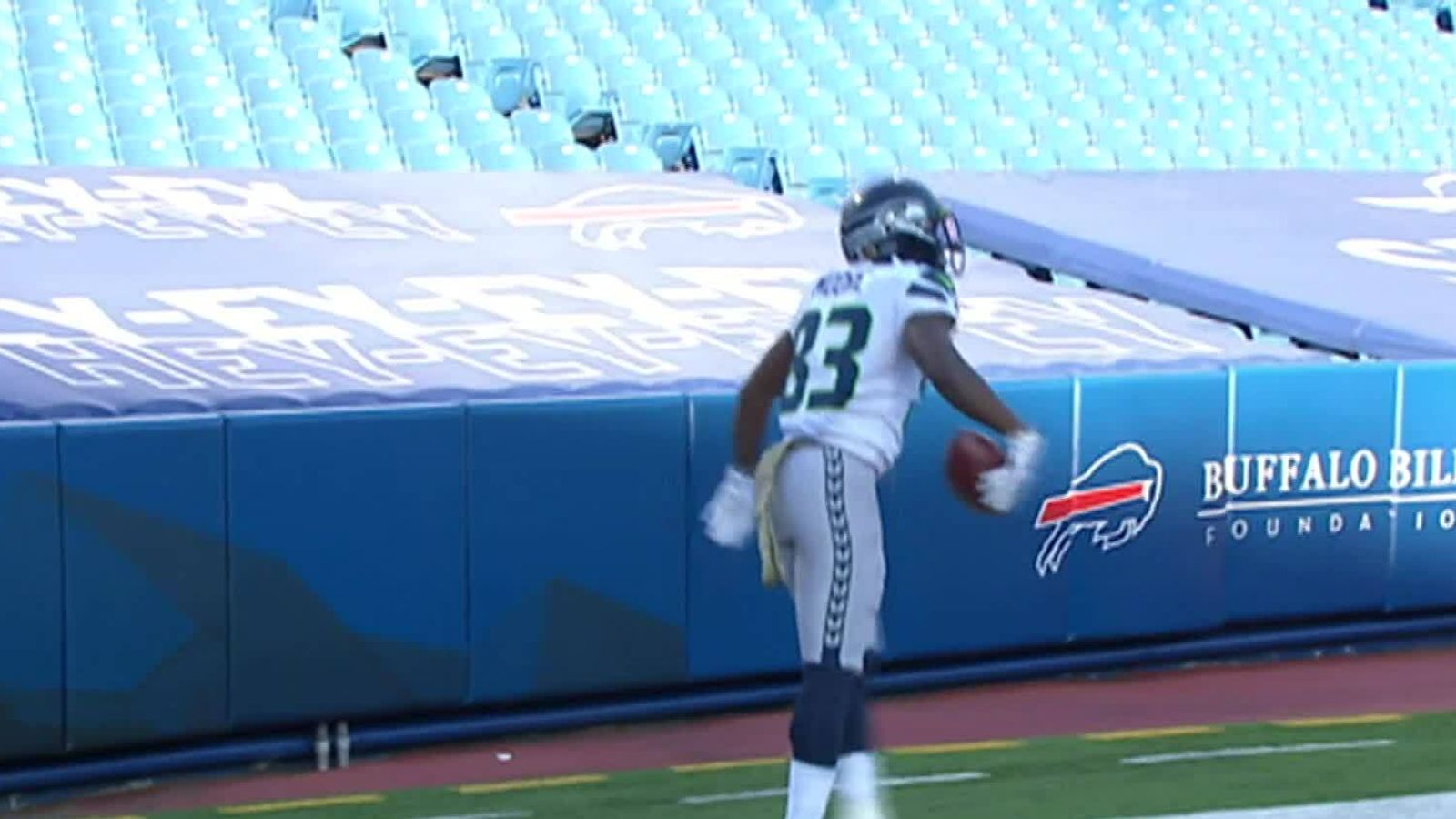 Wilson's skyscraper throw for TD | NFL News | Sky Sports