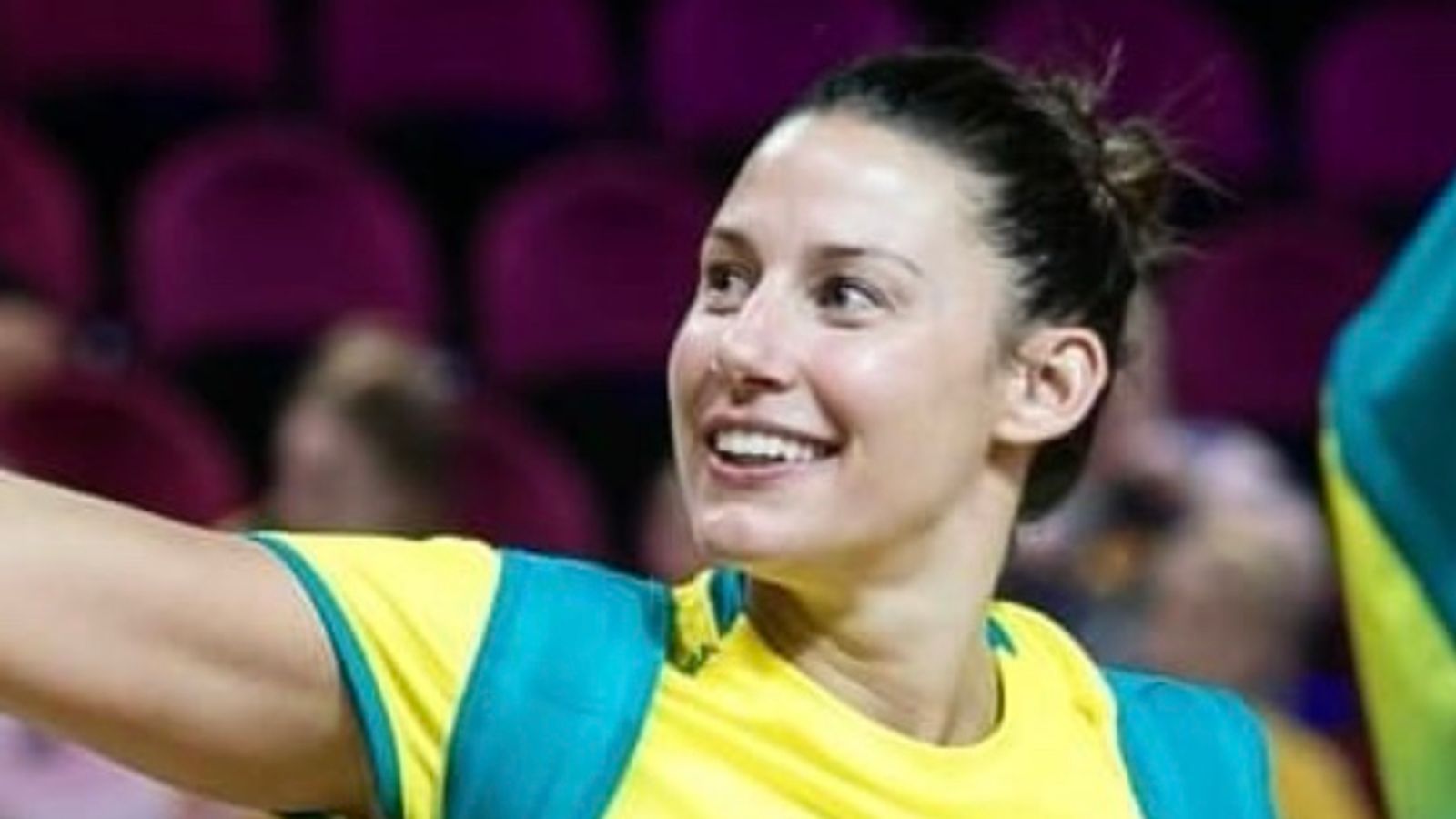 Madi Browne signs for Leeds Rhinos Netball in Vitality Netball ...