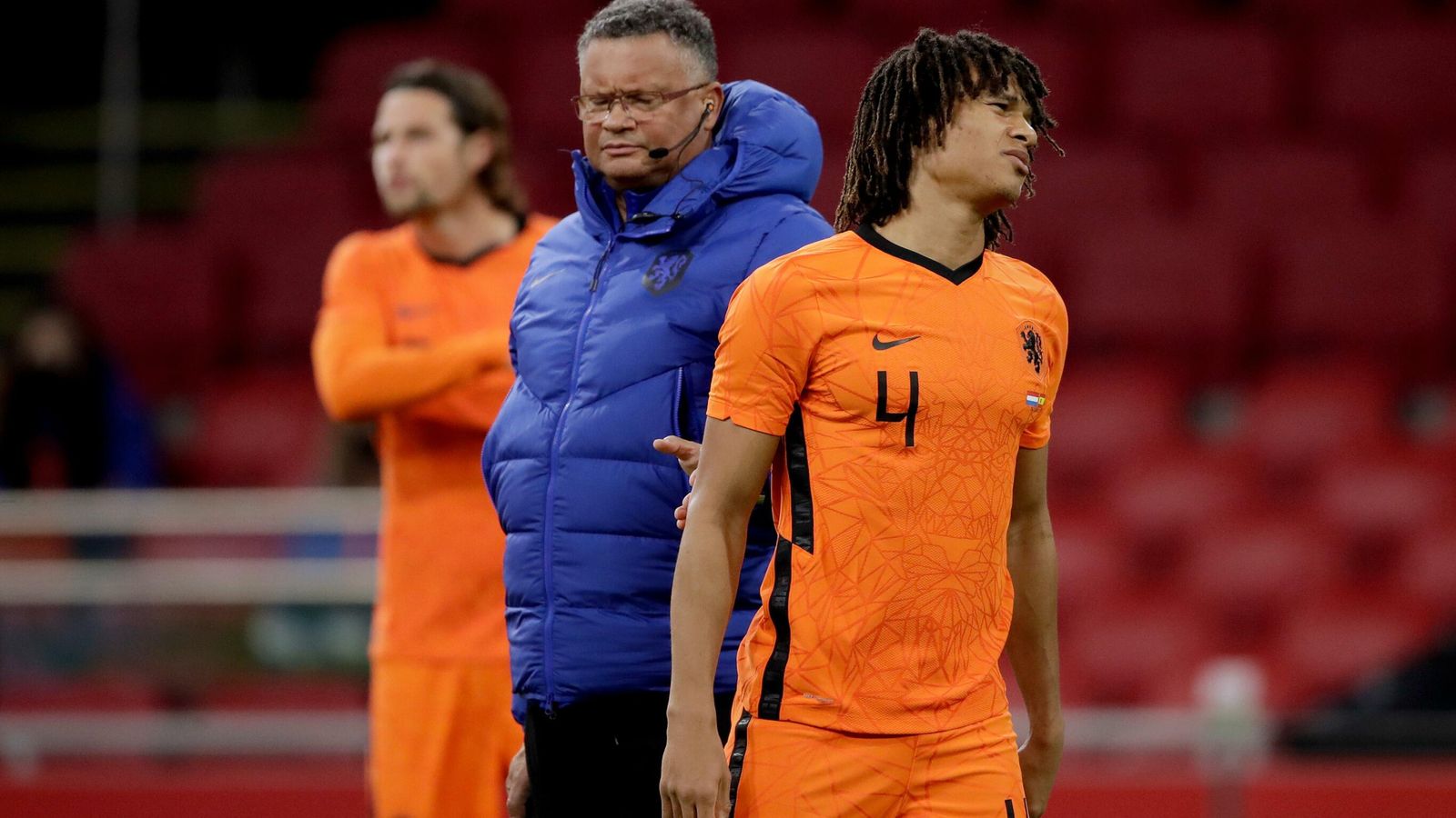 Nathan Ake: Manchester City defender picks up injury on international ...